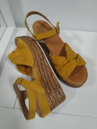 NOVE *BATA* Skroz KOZNE Sandale,RASPRODAJA