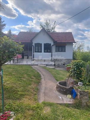 HITNA PRODAJA. Kuca+54 ara šume. 5min od centra