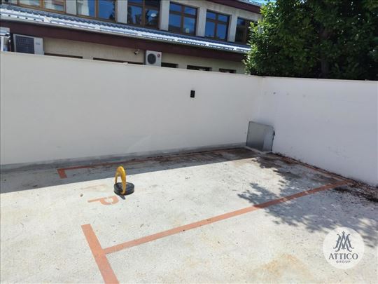 Parking mesto u zatvorenom dvorištu – Socijalno