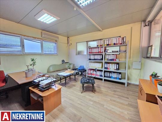 Hala 1400 m², Surčin, moguć ulazak šlepera