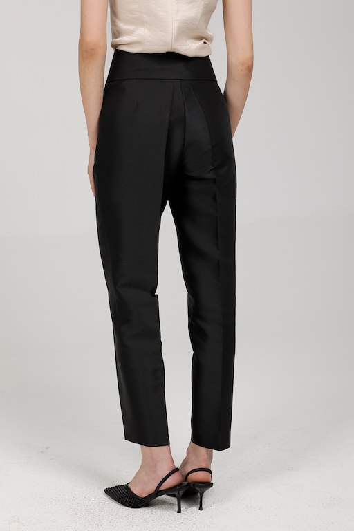 CRNE PANTALONE VISOKOG STRUKA