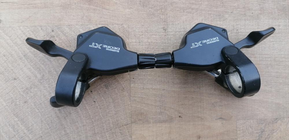 Shimano Deore XT SL-M739 3 x 8 s