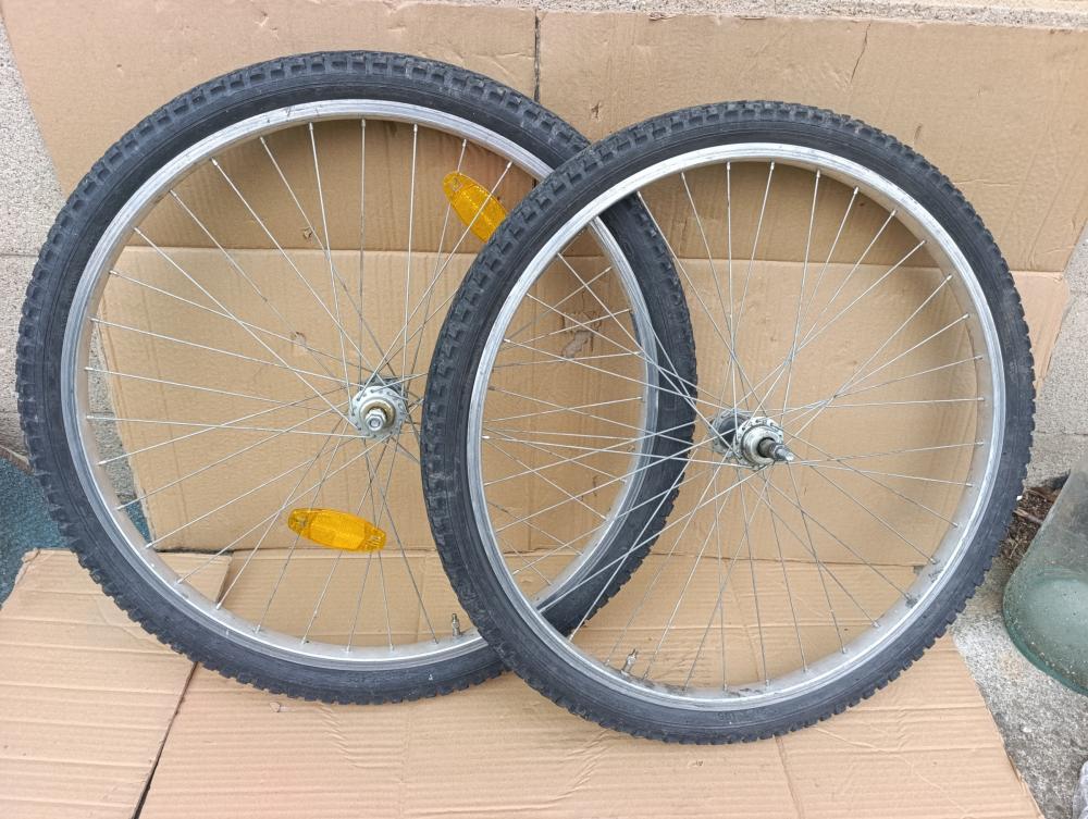 Aluminijumski točkovi 26" komplet sa gumama Sirio