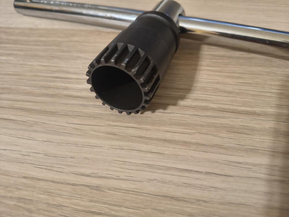 Alat kljuc za skidanje patrone monoblok Shimano