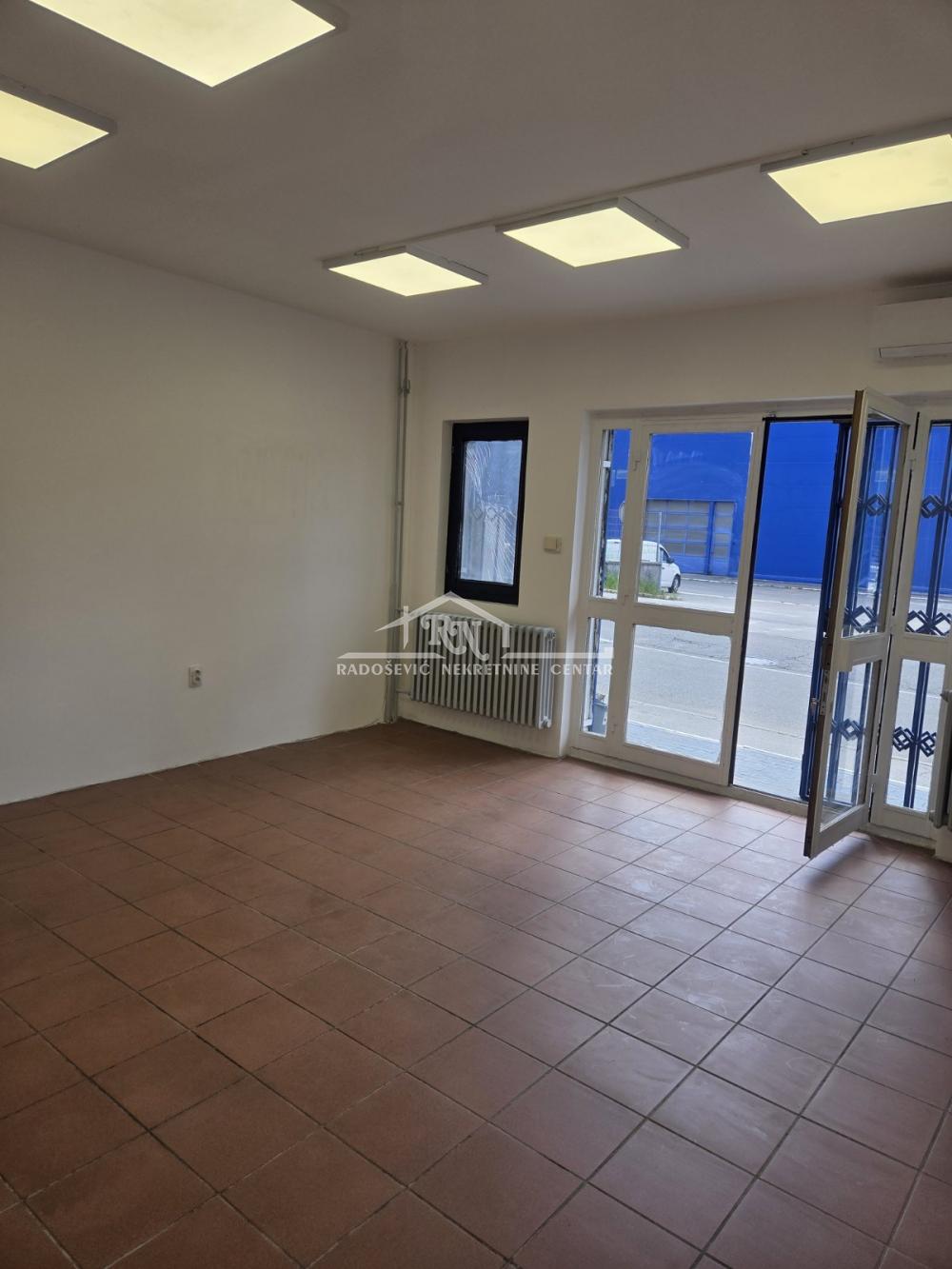 Trošarina, 34m2, sa velikim izlogom ka ulici ID#1649
130.000 €