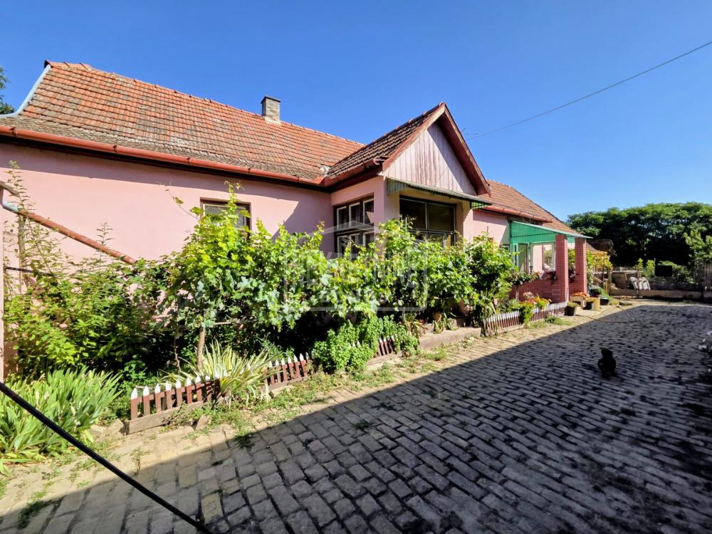 Subotica-Bajmok-velika švapska kuća na lepom mestu blizu centra ID#2201
65.000 €