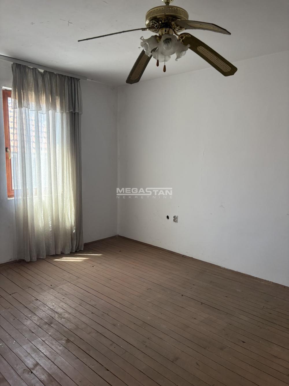 Kuća na 5 minuta od Bulevara kralja Aleksandra
320.000 €