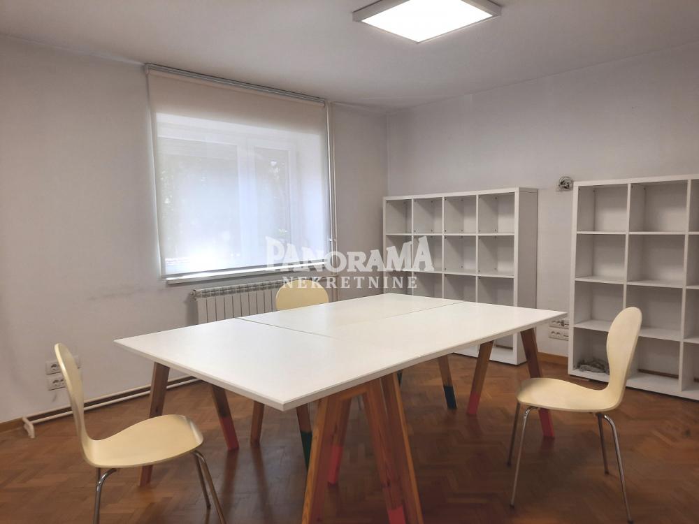 Odličan poslovni prostor za različite namene, 56m2, odmah useljiv ID#3350
600 €
