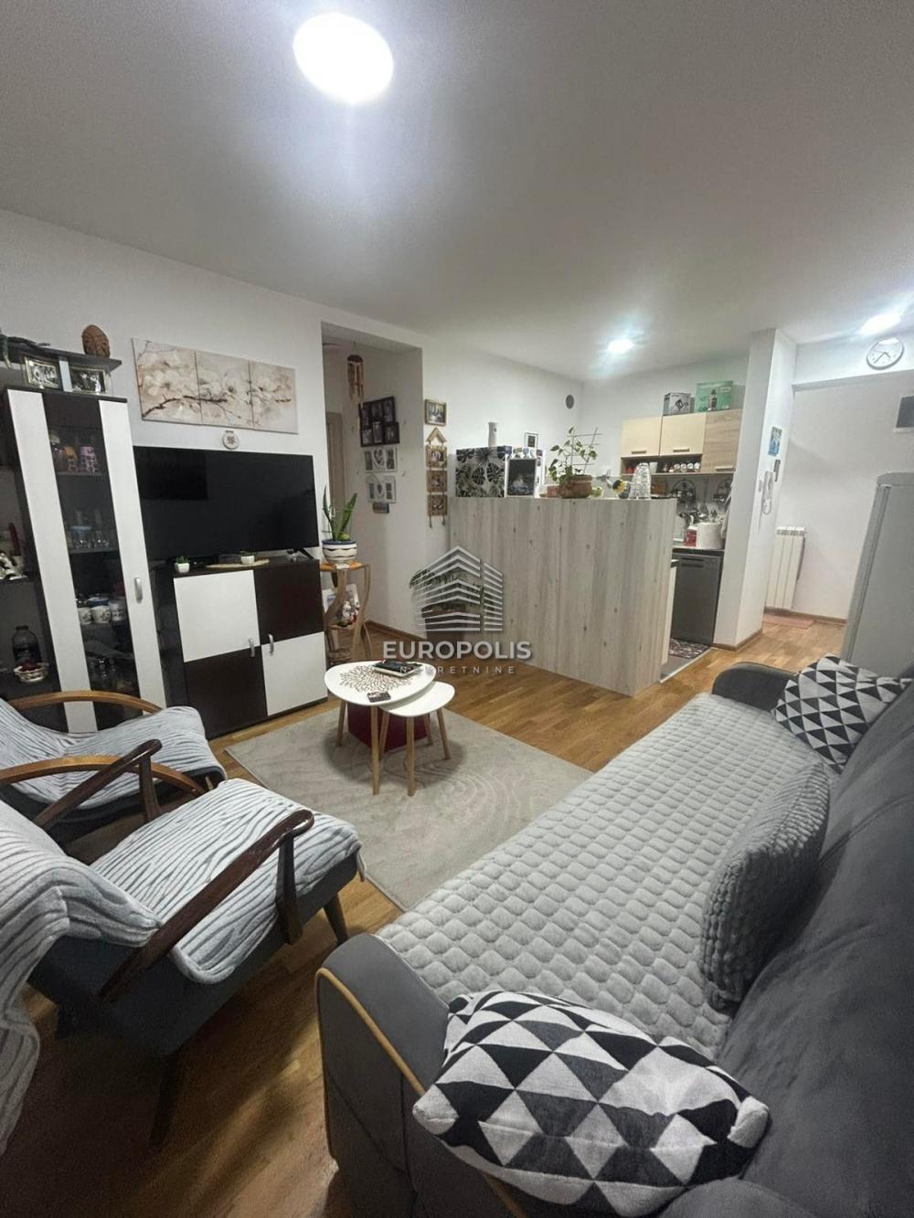 Uknjižen 2.5 stan u mirnom delu Zemuna ID#9724
117.000 €