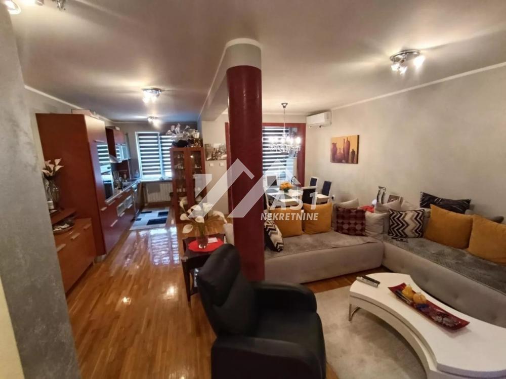 Petra Drapšina prelep stan ID#7418
318.000 €