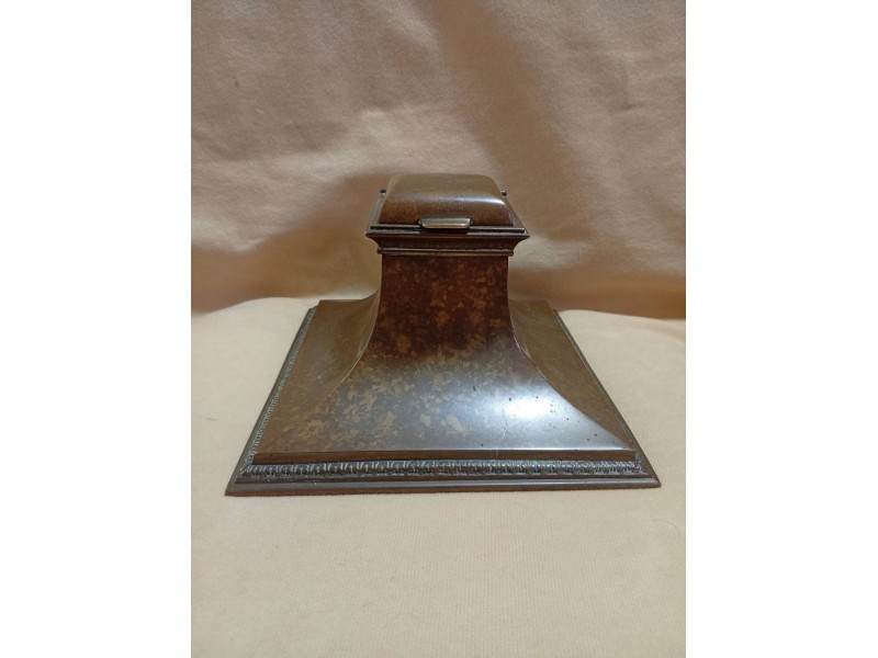 Starinska mesingana mastionica u Arts & Crafts stilu