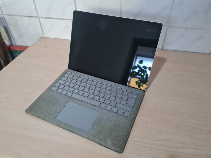 Microsoft Surface 1769