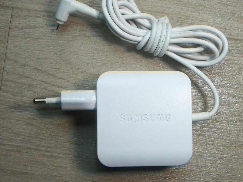 Adapter Samsung W16-065N4D 19V --- 3,42A