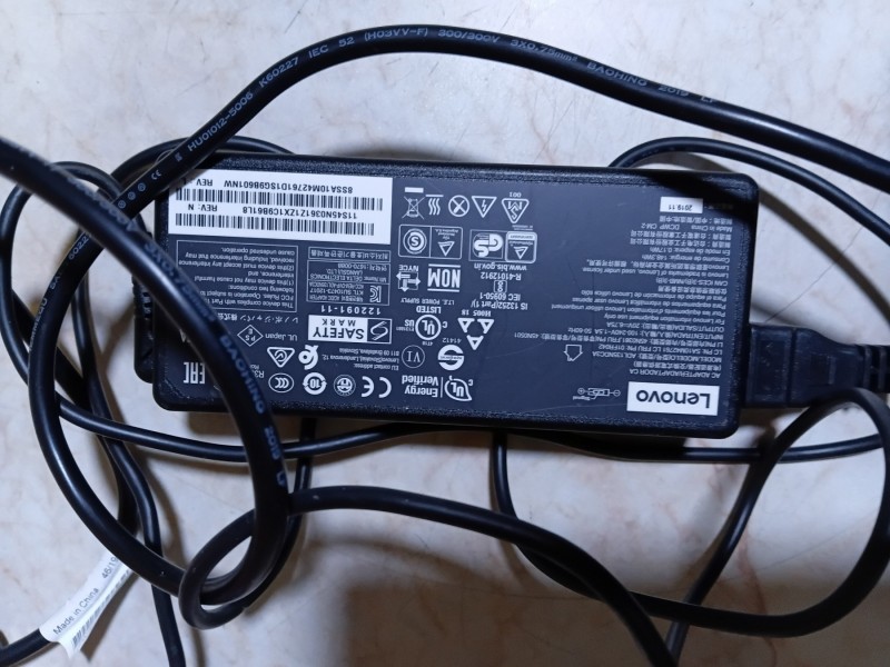 Ac Adapter Lenovo 20v6.75a 135W