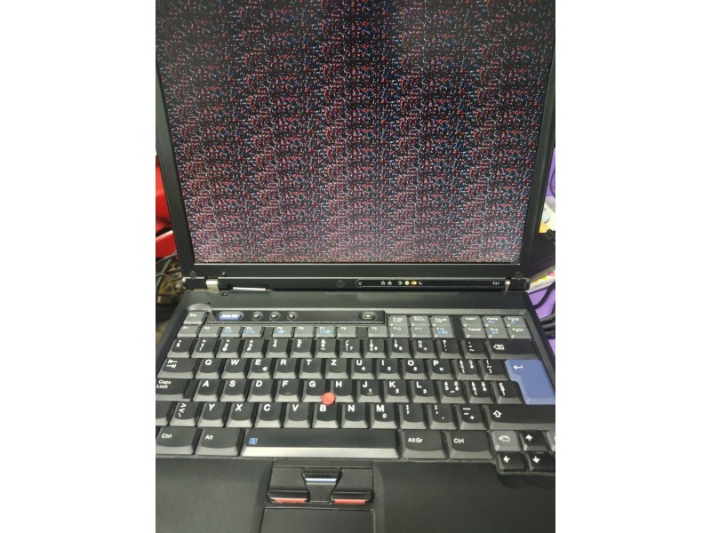 IBM Thinkpad T41 neispravan