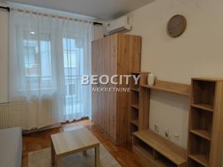 Jednosoban stan Augusta Cesarca, Centar - Novi Bulevar, Novi Sad
