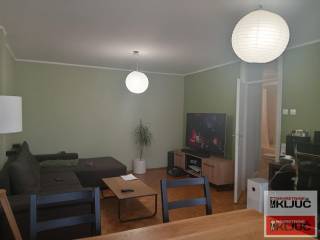 Trosobni stan prvi sprat, Novi Sad