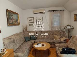 Stan Šumadijski trg, Banovo Brdo, Beograd