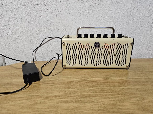 Malo gitarsko pojačalo Yamaha THR5 10W