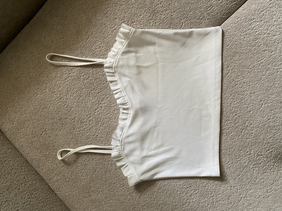 Zara beli top sa karnerom <3