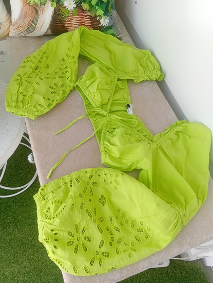 Bershka Puf top NOVO