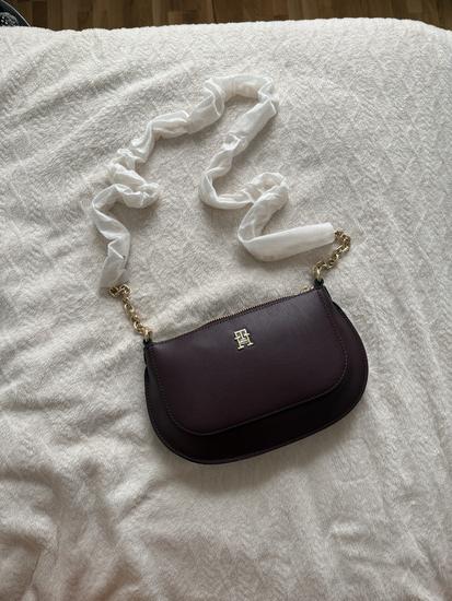 Tommy Hilfiger torbica