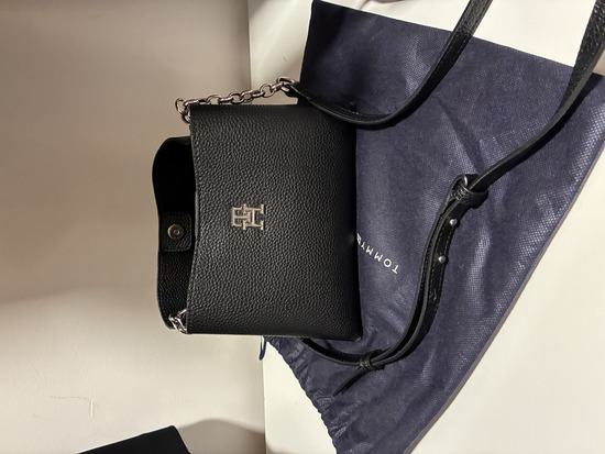 Tommy Hilfiger torbica SNIZENO