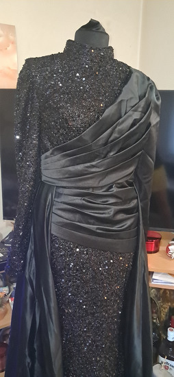 Crna svecana haljina