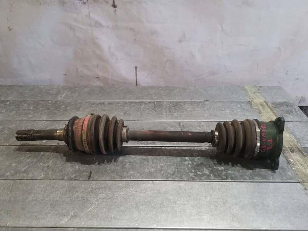 POLUOSOVINA ZADNJA LEVA ZA SUZUKI GRAND VITARA OD 1998. DO 2005. GOD