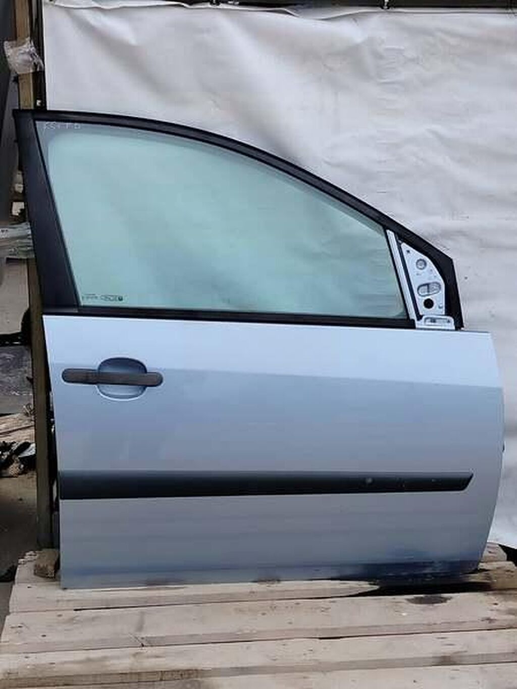 PREDNJA DESNA VRATA ZA FORD FIESTA OD 2002. DO 2008. GOD. | Prednja