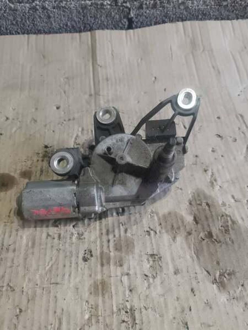 MOTORIC ZADNJEG BRISAČA ZA VOLKSWAGEN TOURAN OD 2003. DO 2015. GOD. |