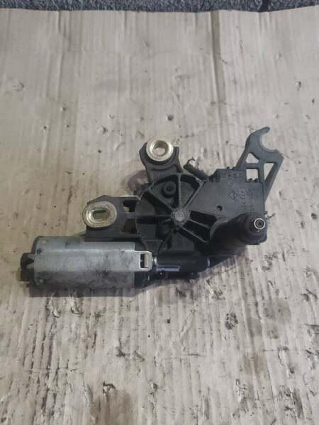 MOTORIC ZADNJEG BRISAČA ZA VOLKSWAGEN POLO OD 2001. DO 2005. GOD. |