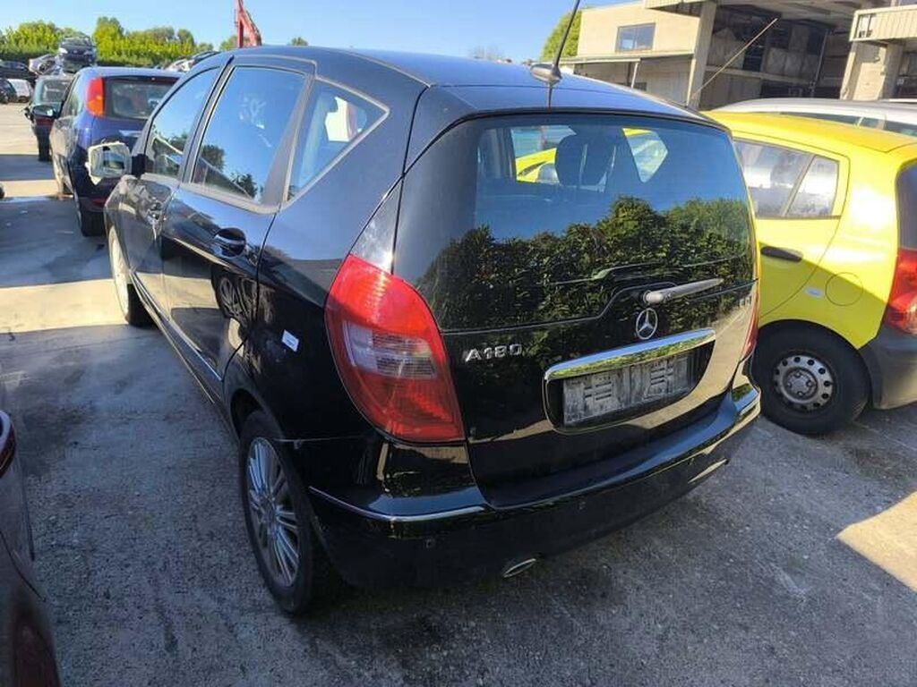 MERCEDES BENZ A 180 2010. GOD. - KOMPLETAN AUTO U DELOVIMA |