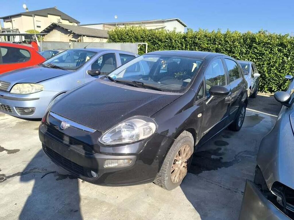 FIAT EVO 2010. GOD. - KOMPLETAN AUTO U DELOVIMA | Fiat Grande Punto