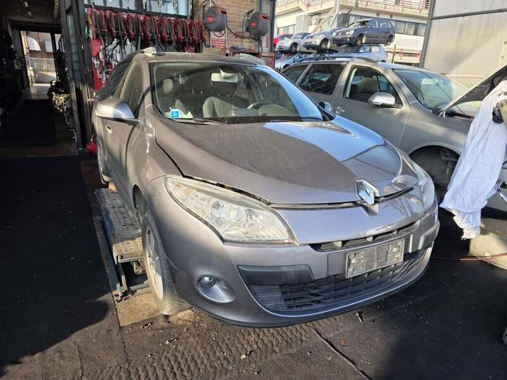RENAULT MEGANE 2013. GOD. - KOMPLETAN AUTO U DELOVIMA | Molba za