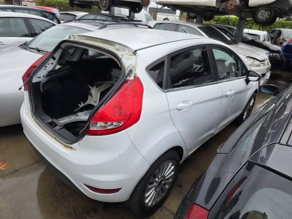 FORD FIESTA 2010. GOD. - KOMPLETAN AUTO U DELOVIMA | Molba za