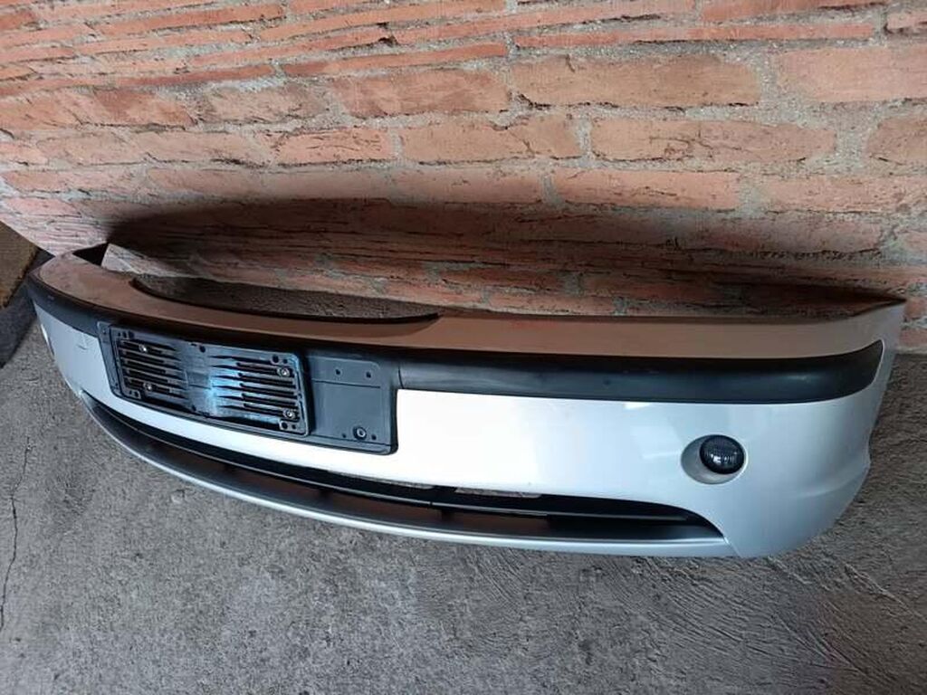 PREDNJI BRANIK RESTYLING SIVI ZA BMW 320D OD 2000. DO 2006. GOD. |