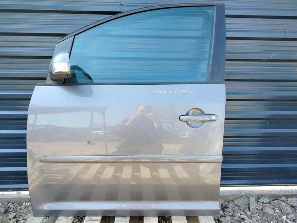 PREDNJA LEVA VRATA ZA VOLKSWAGEN TOURAN OD 2005. DO 2012. GOD. |