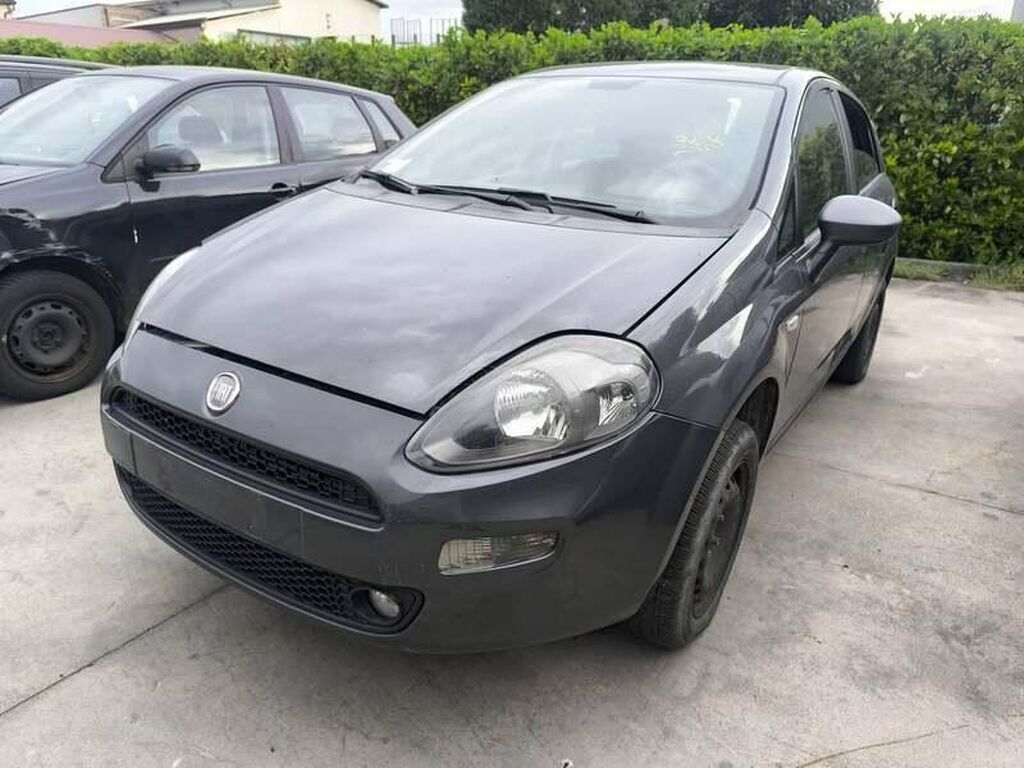 FIAT GRANDE PUNTO 2014. GOD. - KOMPLETAN AUTO U DELOVIMA | Grande