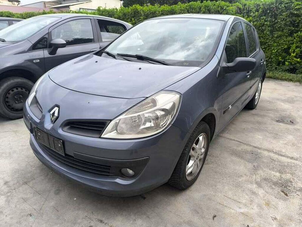 RENAULT CLIO 2006. GOD. - KOMPLETAN AUTO U DELOVIMA | Renault Clio