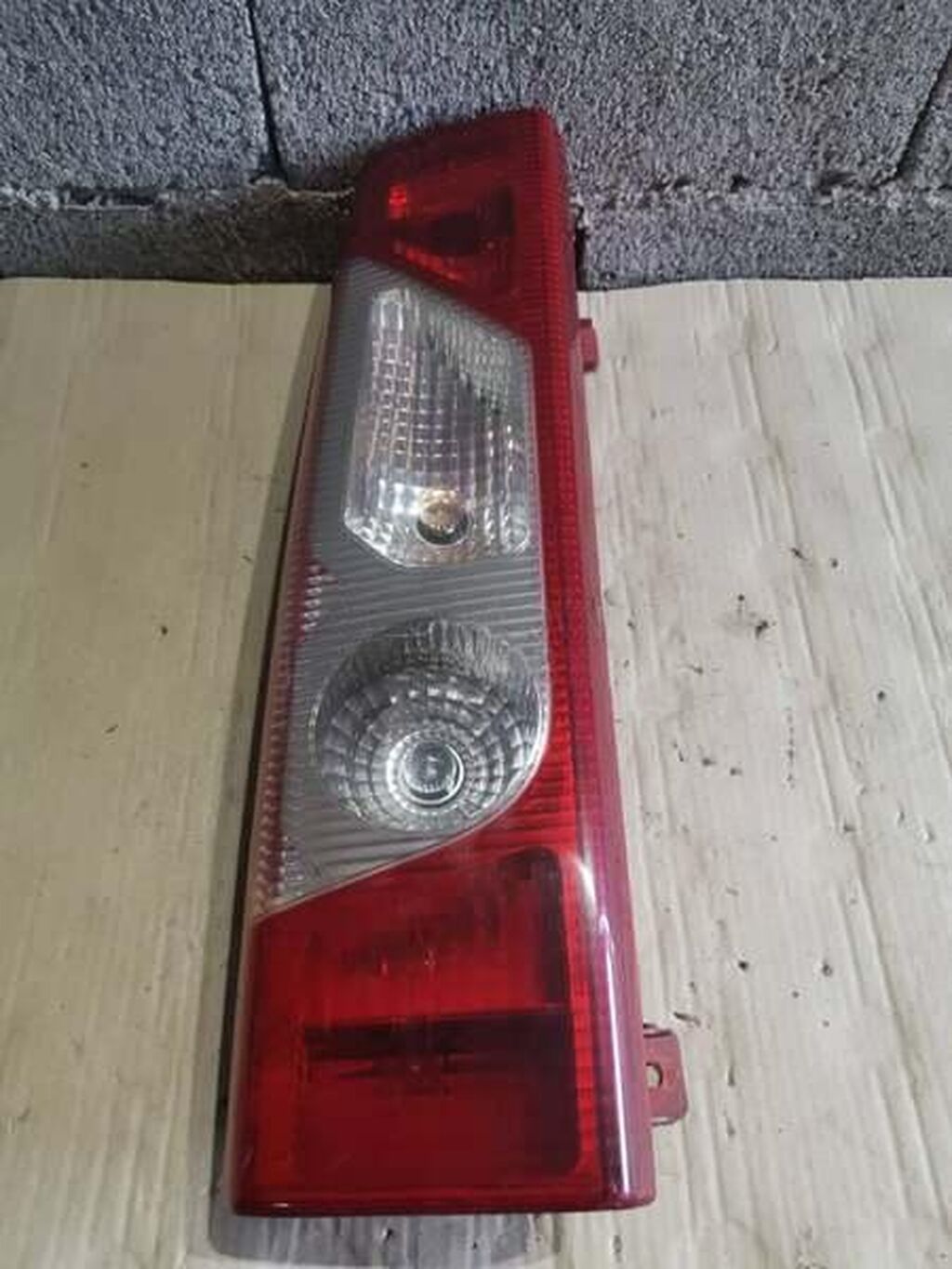 STOP SVETLO LEVO ZA PEUGEOT EXPERT OD 2007. DO 2016. GOD. | Stop