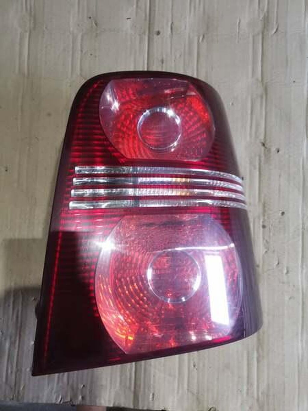 STOP SVETLO DESNO RESTAYLING ZA VOLKSWAGEN TOURAN OD 2003. DO 2006