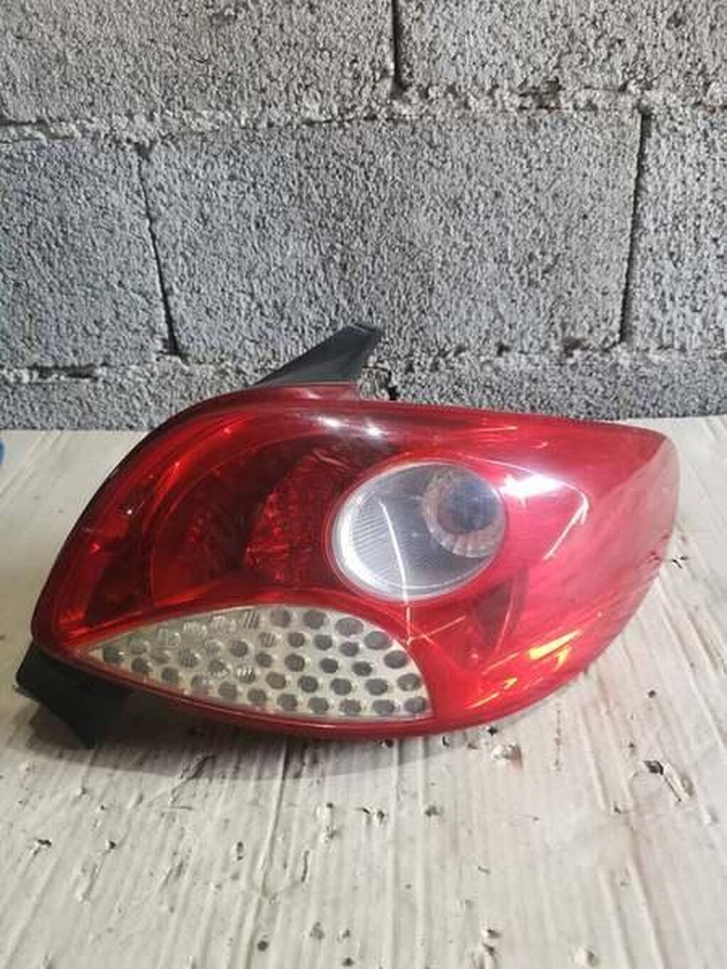 STOP SVETLO DESNO ZA PEUGEOT 206 PLUS OD 2009. DO 2013. GOD. | Stop