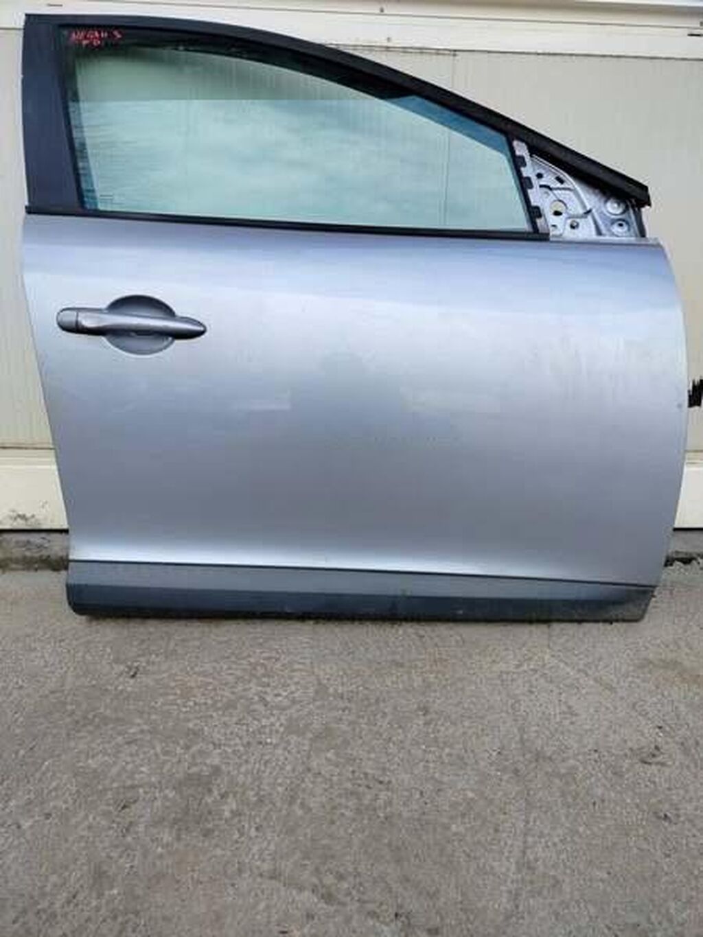 PREDNJA DESNA VRATA ZA RENAULT MEGANE OD 2008. DO 2016. GOD. |