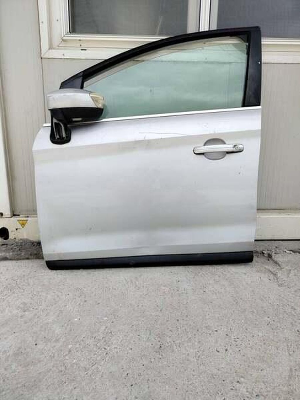 PREDNJA LEVA VRATA ZA FORD KUGA OD 2008. DO 2012. GOD. | Prednja