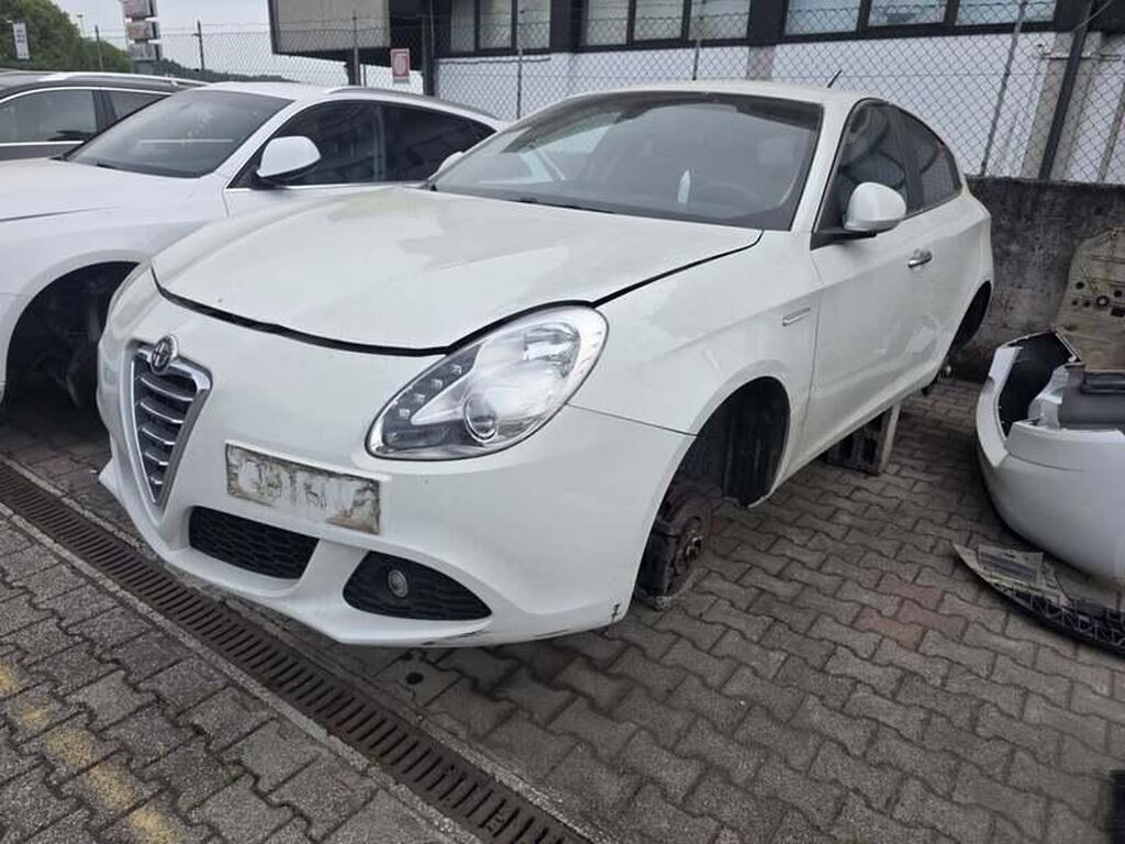ALFA ROMEO GIULIETTA 2013. GOD. - KOMPLETAN AUTO U DELOVIMA | Alfa