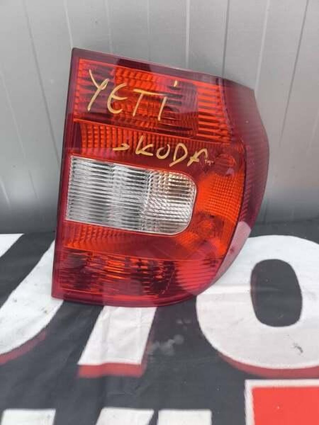 DESNO STOP SVETLO ZA ŠKODA YETI OD 2009. DO 2013. GOD. | Molba za