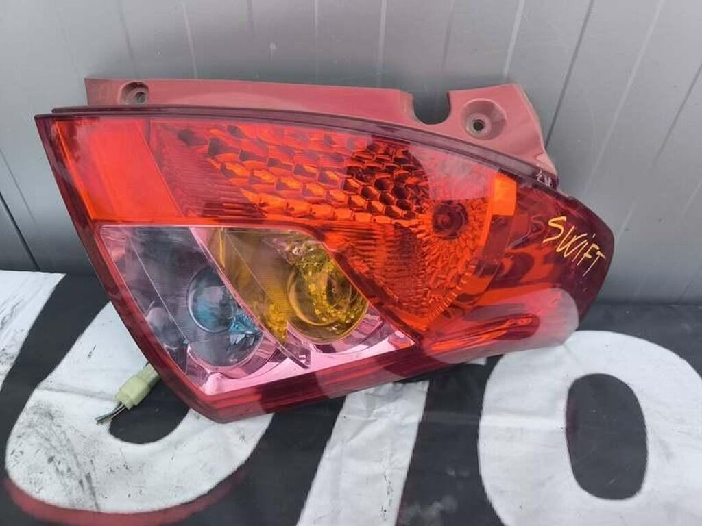 DESNO STOP SVETLO ZA SUZUKI SWIFT OD 2005. DO 2011. GOD. | Molba za