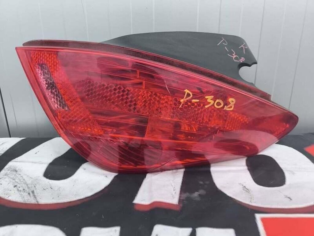DESNO STOP SVETLO ZA PEUGEOT 308 OD 2007. DO 2013. GOD. | Molba za
