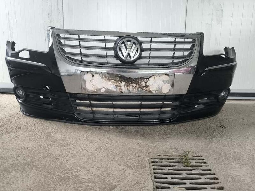 PREDNJI BRANIK CRNI ZA VOLKSWAGEN TOURAN OD 2010. DO 2015. GOD. |